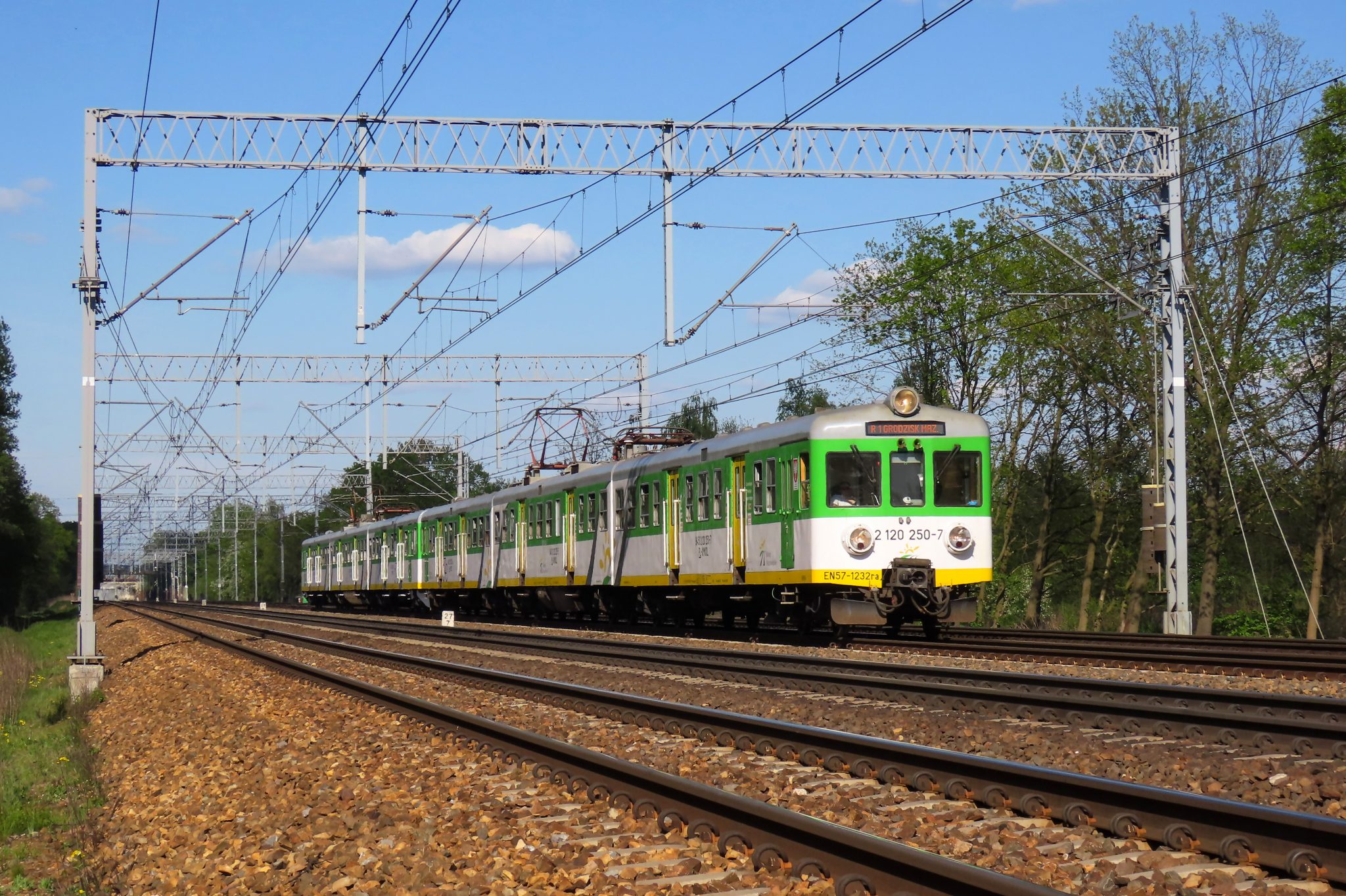 Zbliża się kres eksploatacji klasycznych EN57 w Kolejach Mazowieckich - Portal Ilostanu Pojazdów ...